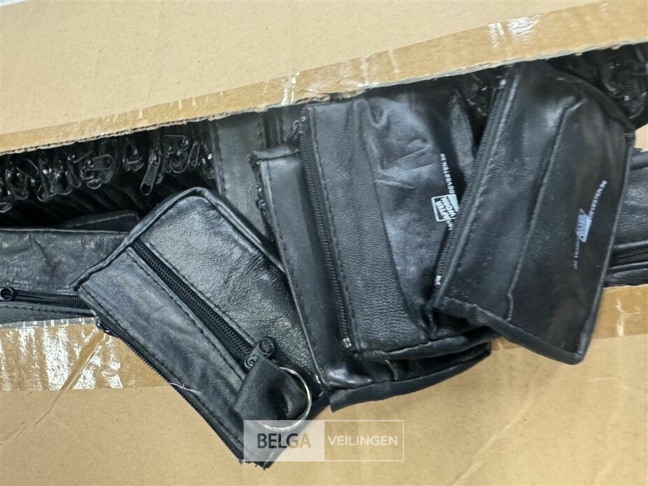 5 dozen met geldbeugels | Belga Veilingen Auctions - Enchères