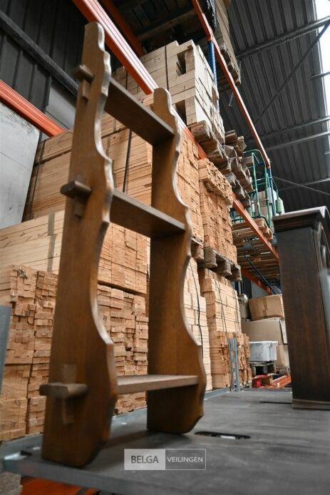 Houten kastje en rekje | Belga Veilingen Auctions - Enchères