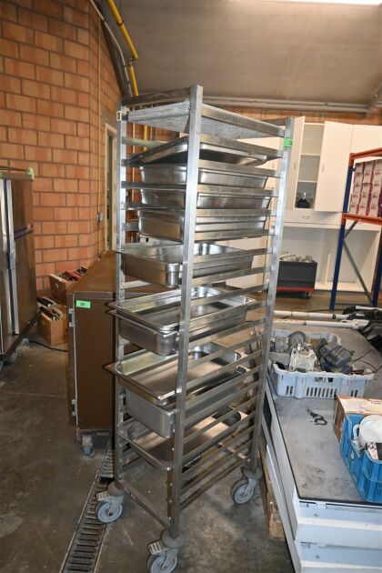 Inox kar met inhoud | Belga Veilingen Auctions - Enchères