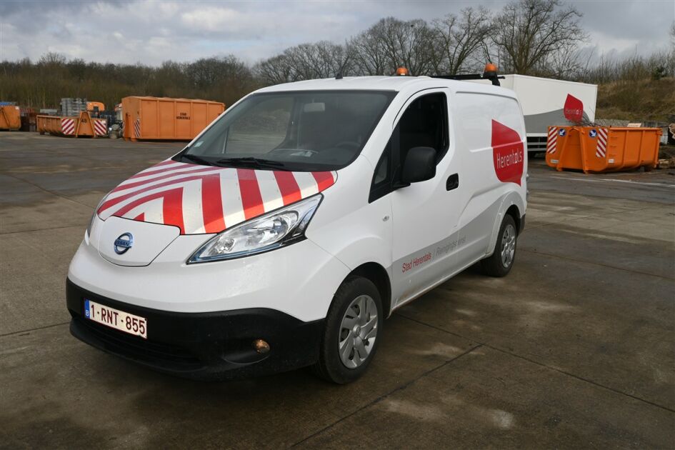 NISSAN MEON lichte vrachtwagen | Belga Veilingen Auctions - Enchères