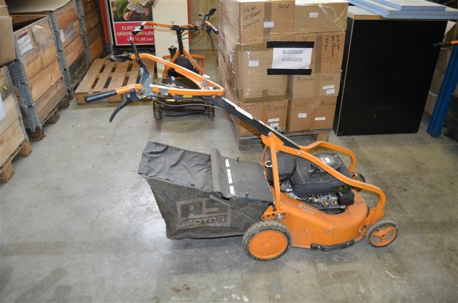 AS Motor maaier 2 takt met grasopvang | Belga Veilingen Auctions - Enchères